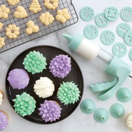 Deluxe Spritz Maker & Treat Decorating Set | Bakeware Accessories ...
