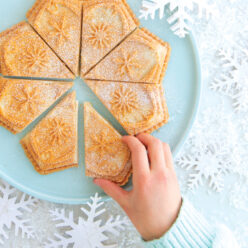 Sweet Snowflakes Shortbread Pan | Holiday Bakeware | Christmas Baking ...