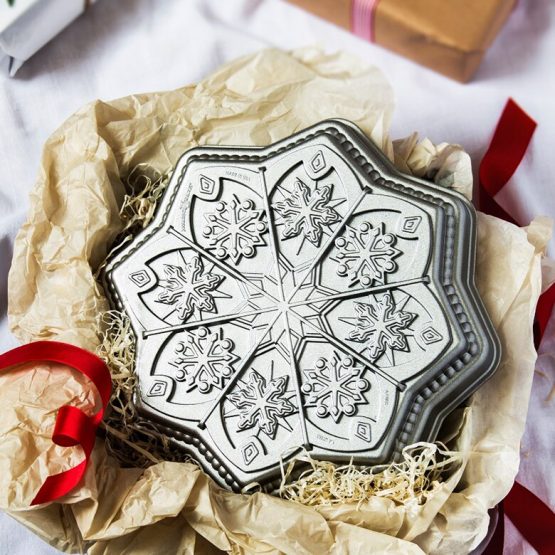 Sweet Snowflakes Shortbread Pan | Holiday Bakeware | Christmas Baking ...