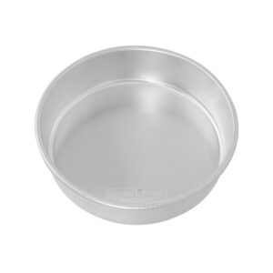 Naturals® 9" Round Cake Pan | Aluminum Cake Pan | Nordic Ware