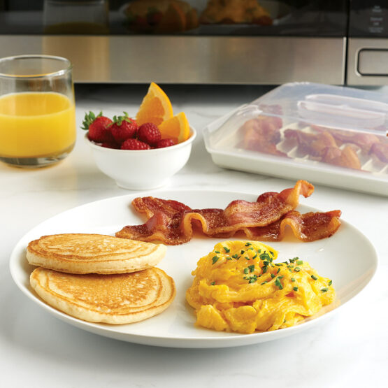 Compact Bacon Tray with Lid | Microwave Accessories | Nordic Ware