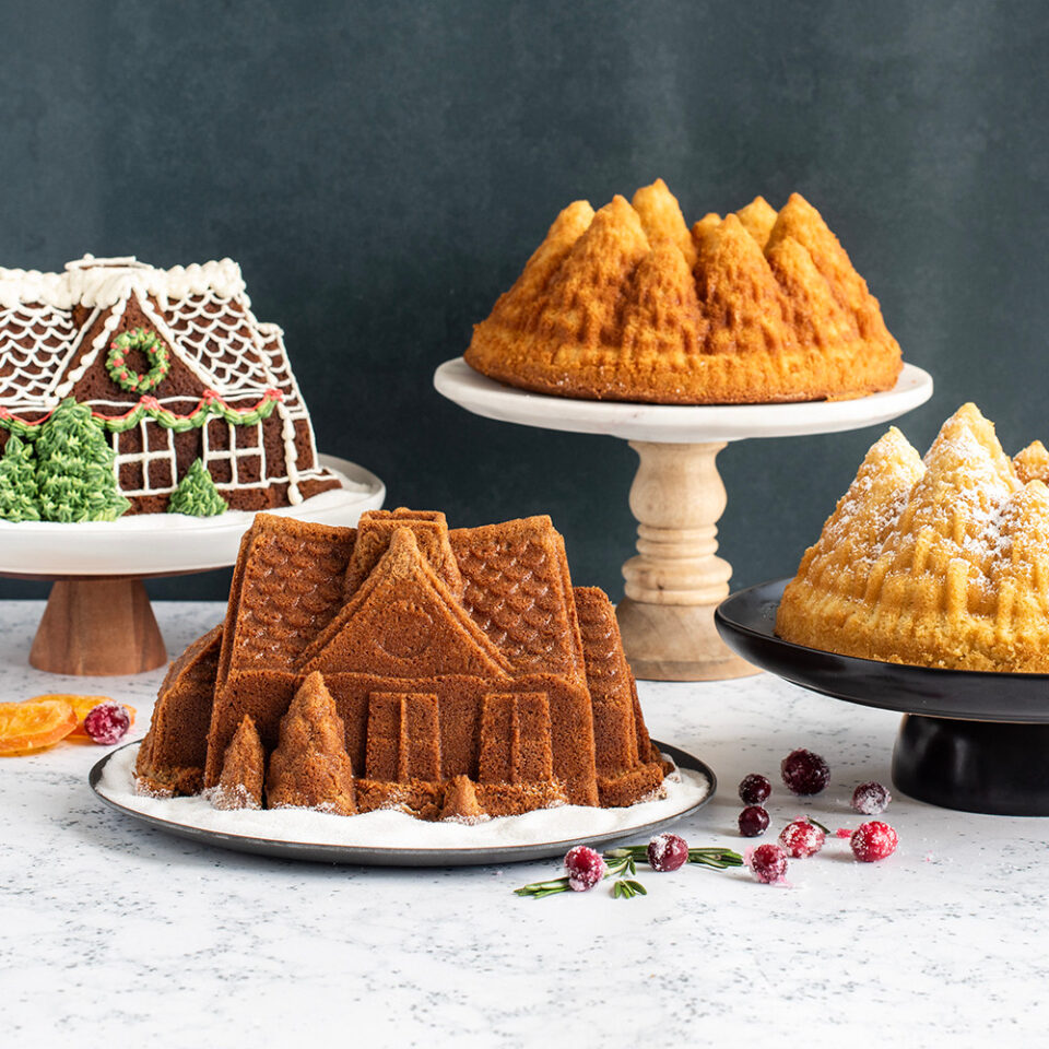 Gingerbread House Bundt® Pan | Holiday Bakeware | Christmas Baking Pans ...