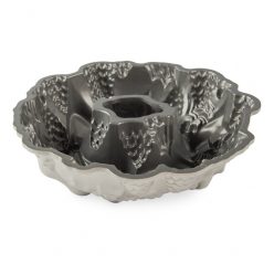 Holiday Wreath Pan | Holiday Bakeware | Christmas Baking Pans | Nordic Ware