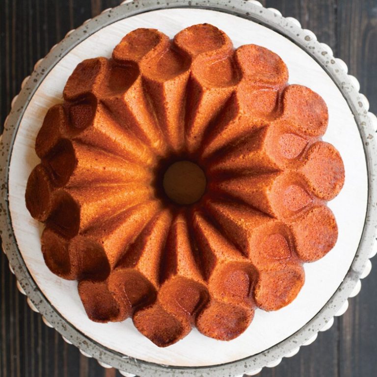 Crown Bundt® Pan | Cast Aluminum Bakeware | Nordic Ware