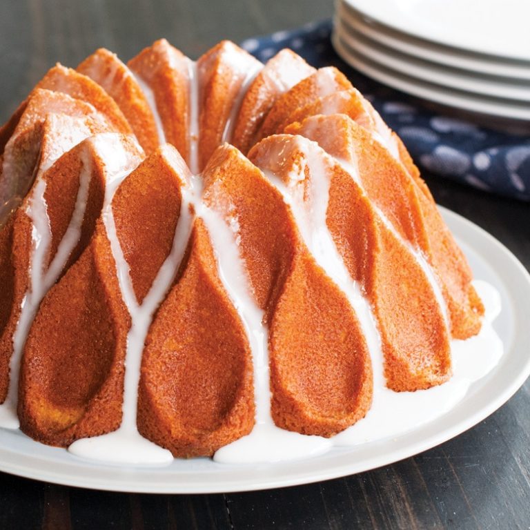 Crown Bundt® Pan | Cast Aluminum Bakeware | Nordic Ware