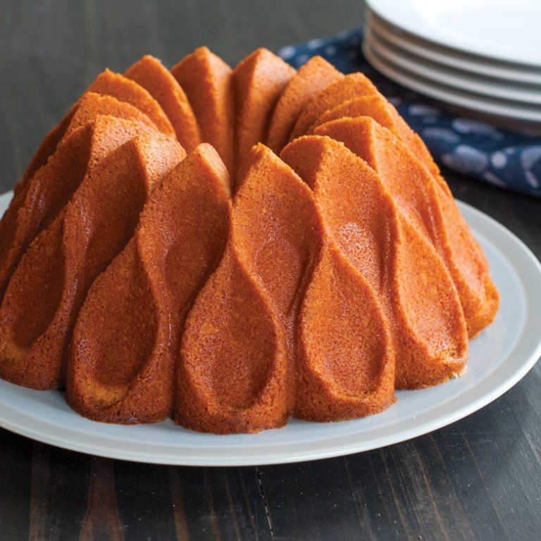 Crown Bundt® Pan | Cast Aluminum Bakeware | Nordic Ware