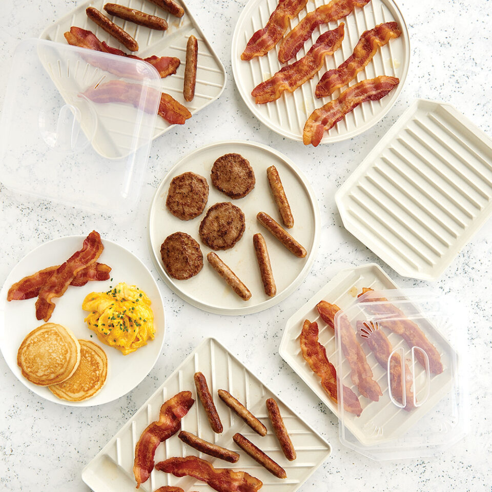 Compact Bacon Tray with Lid | Microwave Accessories | Nordic Ware