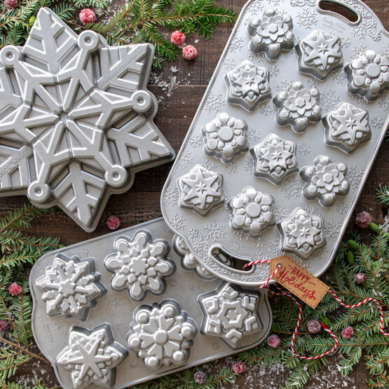 Snowflake Pan | Holiday Bakeware | Christmas Baking Pans | Nordic Ware