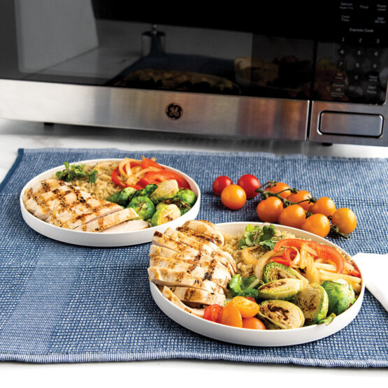 8" Lunch Plates - Set of 2 | Microwave Dinnerware | Nordic Ware
