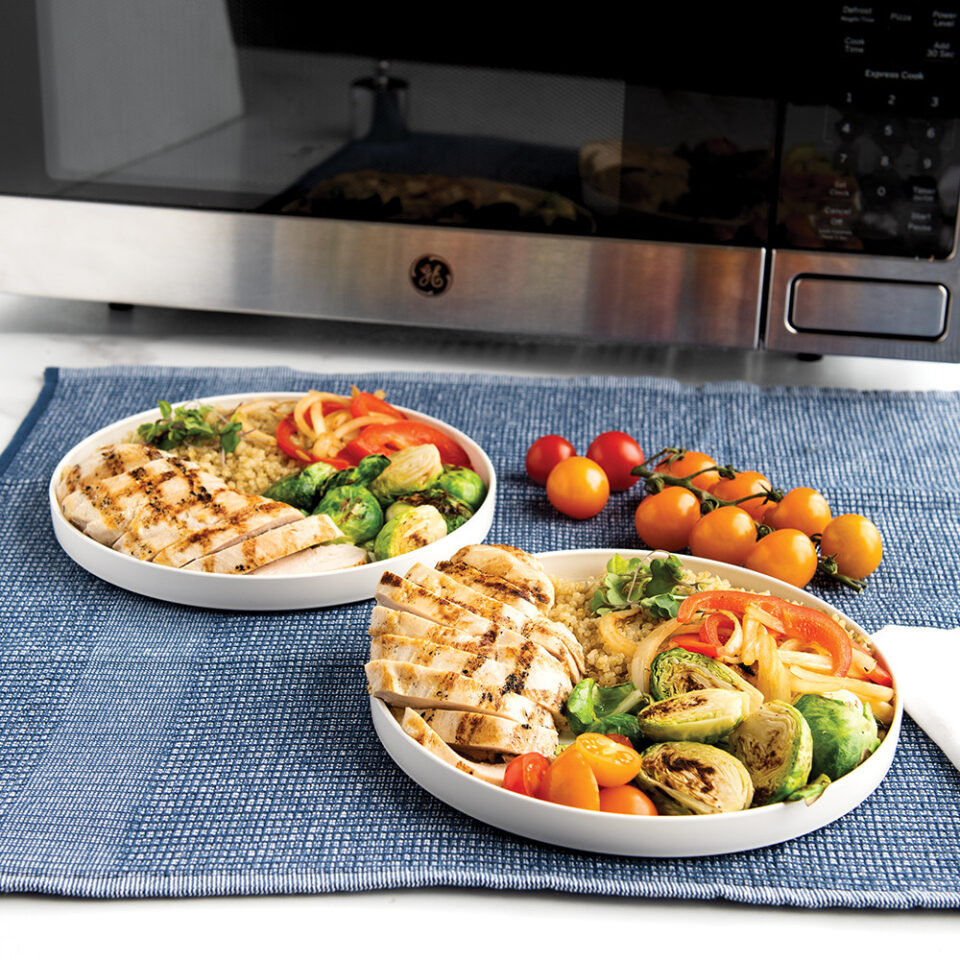 8" Lunch Plates - Set of 2 | Microwave Dinnerware | Nordic Ware