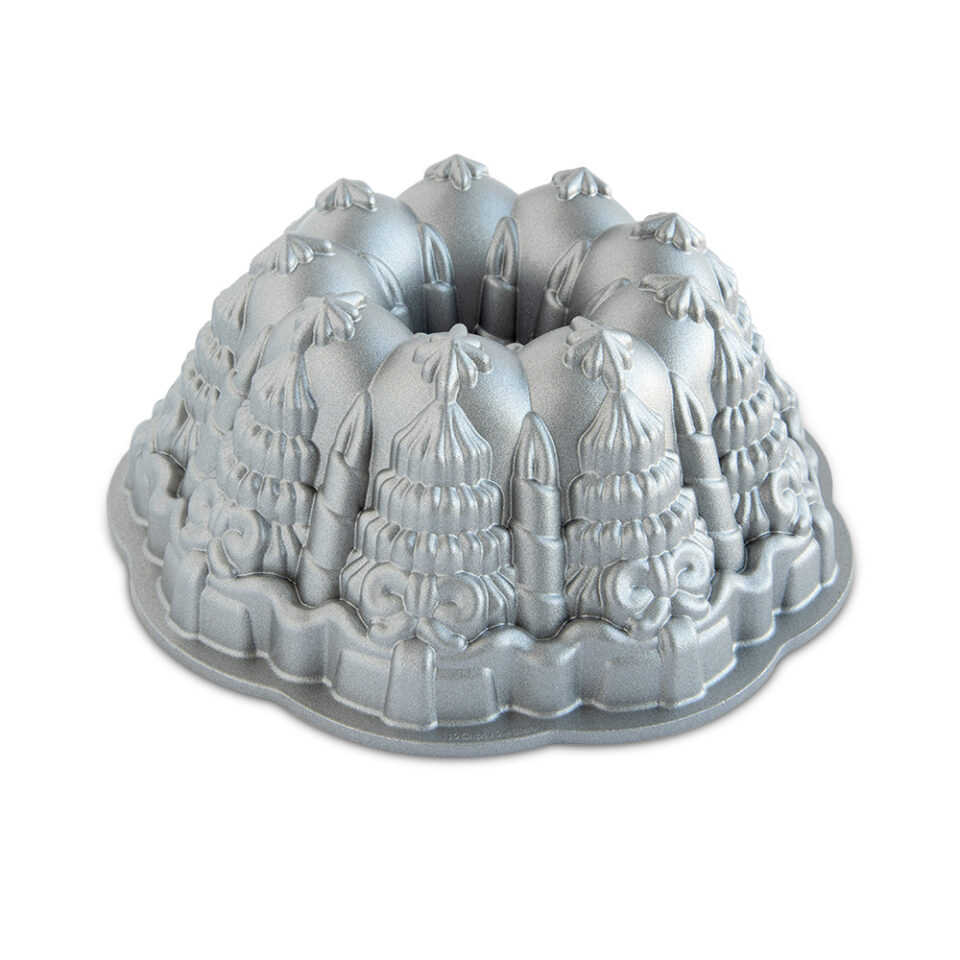 Very Merry Bundt® Pan | Holiday Bakeware | Christmas Baking Pans ...