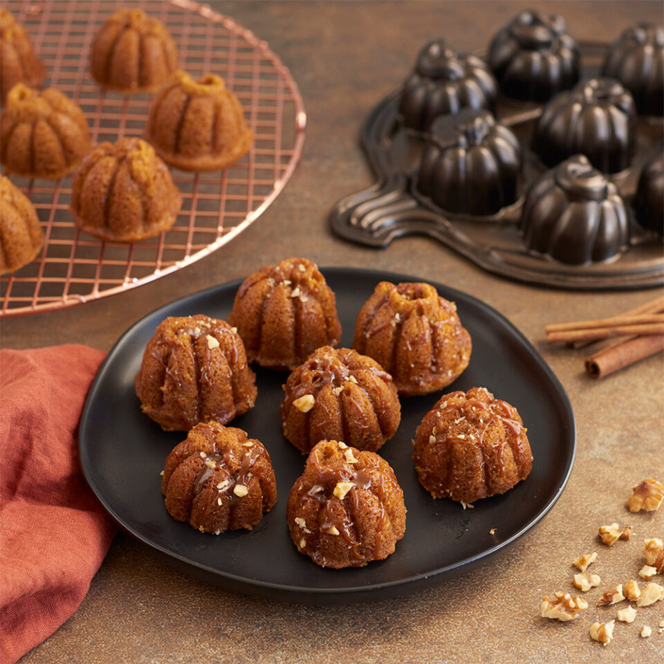 Lil' Pumpkin Cakelets Pan | Mini Cake Pans | Halloween Bakeware ...