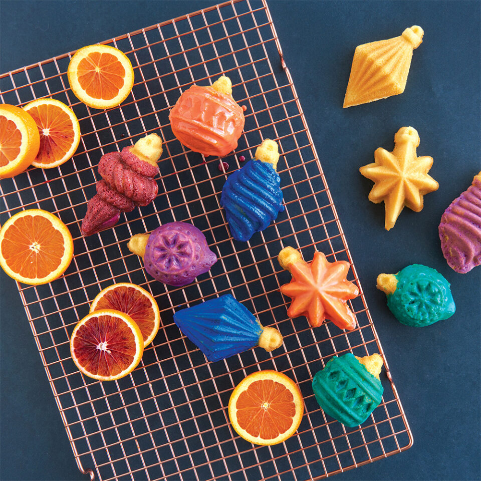 Vintage Ornament Cakelet Pan | Mini Cake Pans | Holiday Bakeware | Nordic Ware