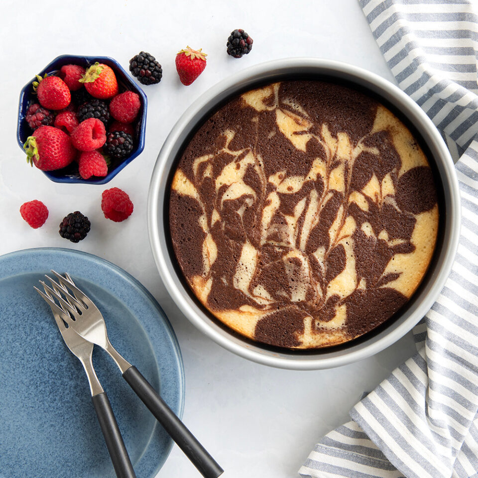 9 Inch Nonstick Round Pan | Brilliant Aluminum Bakeware | Nordic Ware