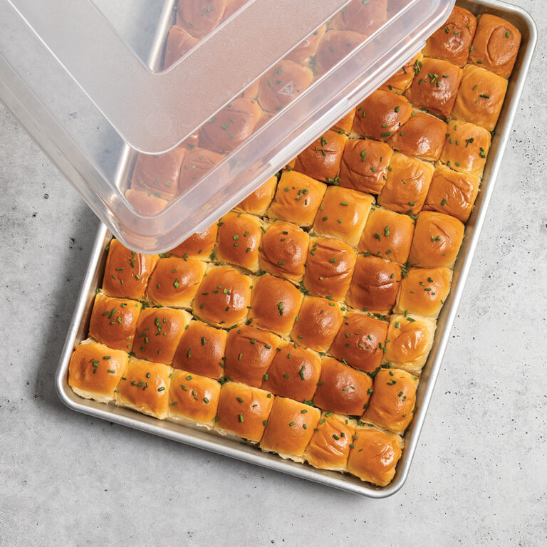 Naturals® Big Batch Pan with Lid - Nordic Ware