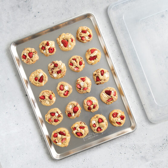 Naturals® Big Sheet Pan with Lid - Nordic Ware