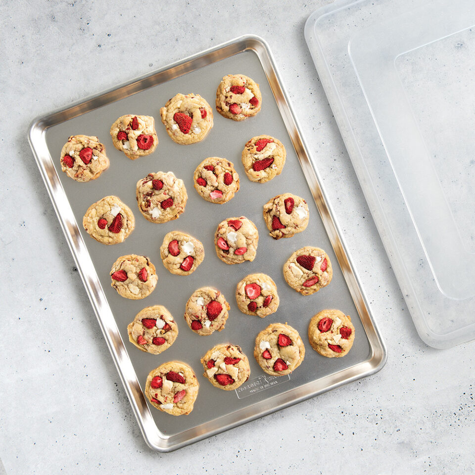 Naturals® Big Sheet Pan with Lid - Nordic Ware