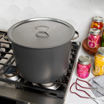 Verde 20 Qt Stock Pot with Lid | Premium Ceramic Cookware | Nordic Ware