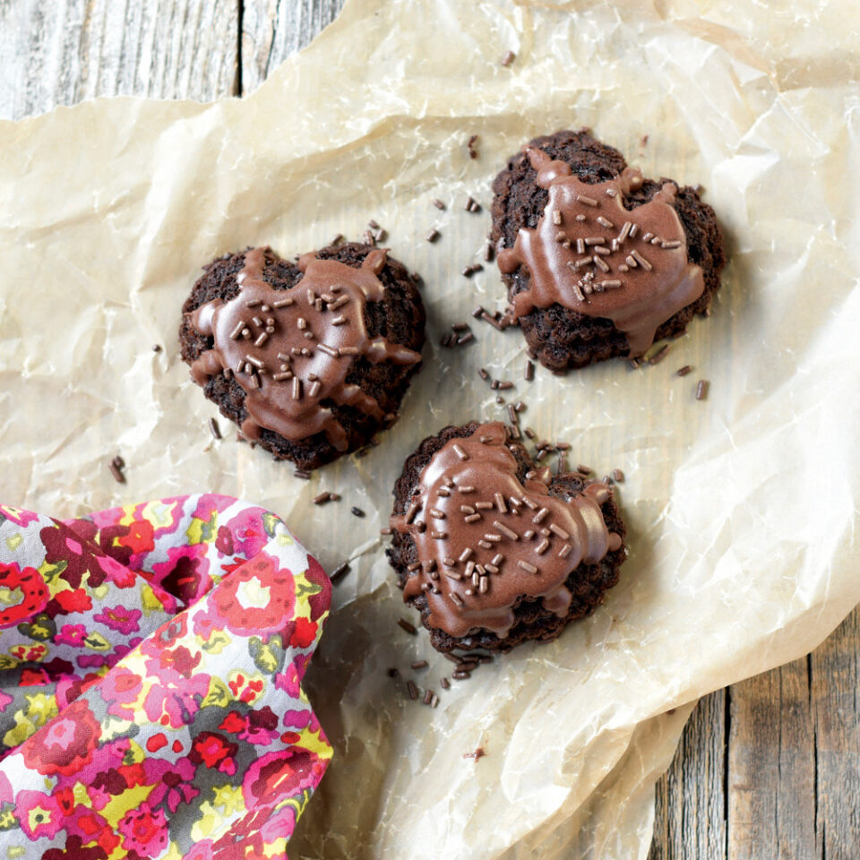Tiered Heart Cakelet Pan with Double Chocolate Mix - Nordic Ware